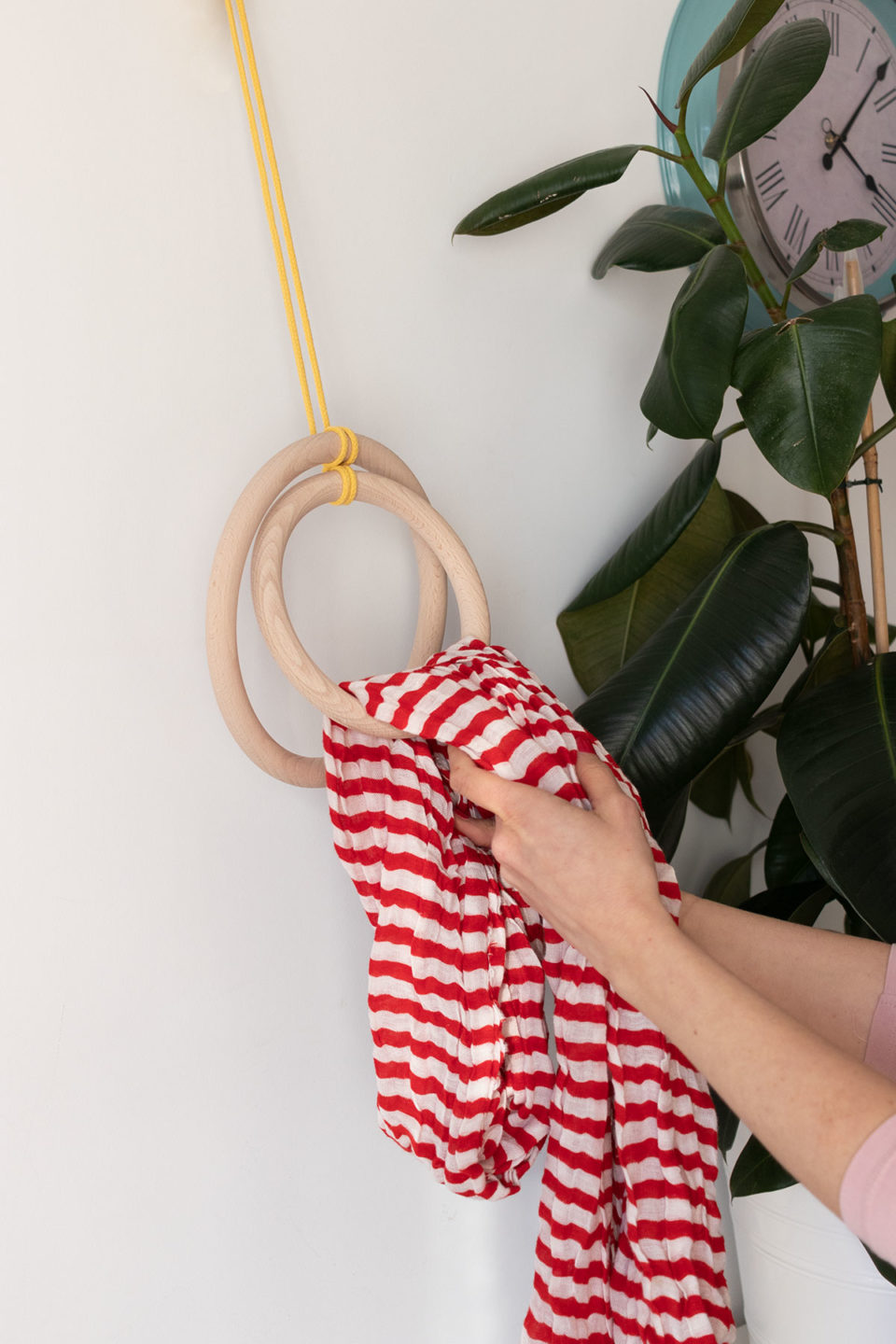 Un colgador con aros de madera - Blog Mabaonline